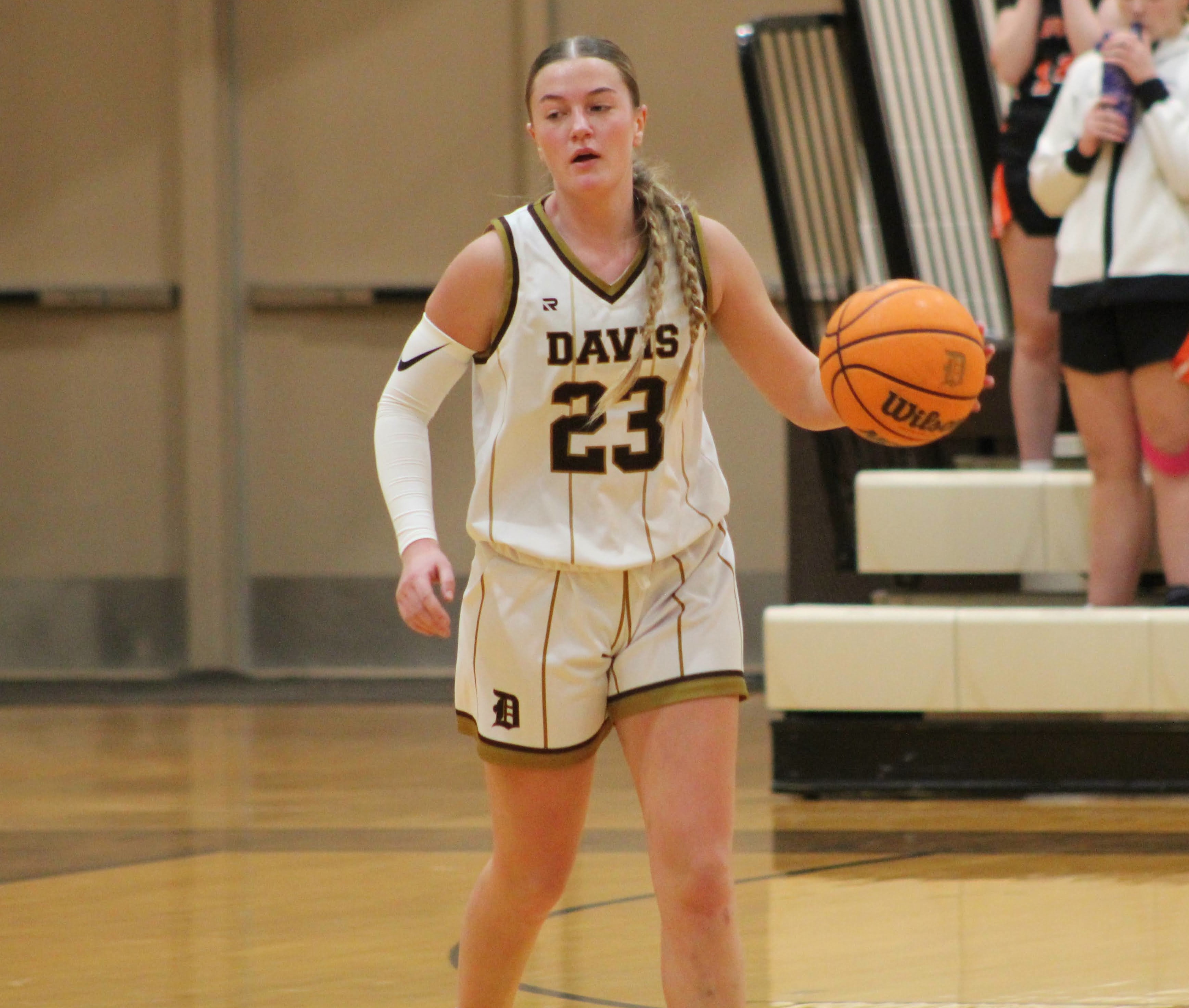 Kate Richards defends the tradition of the Davis Darts – The Hive Sports